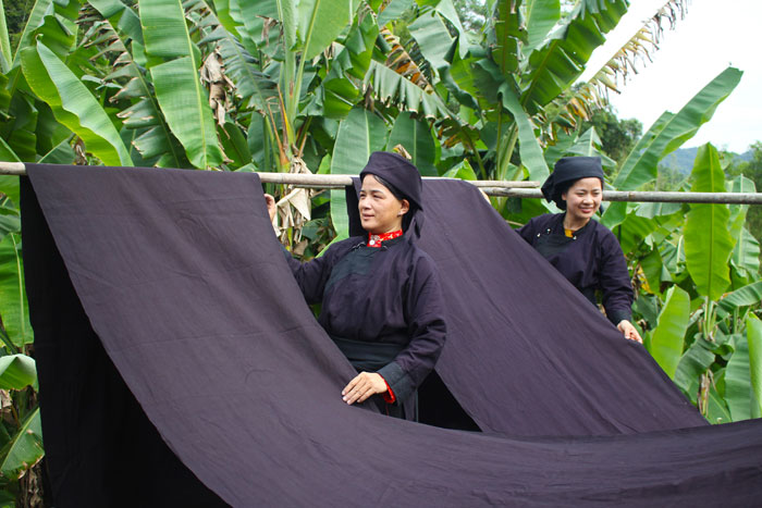 Độc đáo sắc chàm trên trang phục người Nùng Phàn Slình - Bình Gia